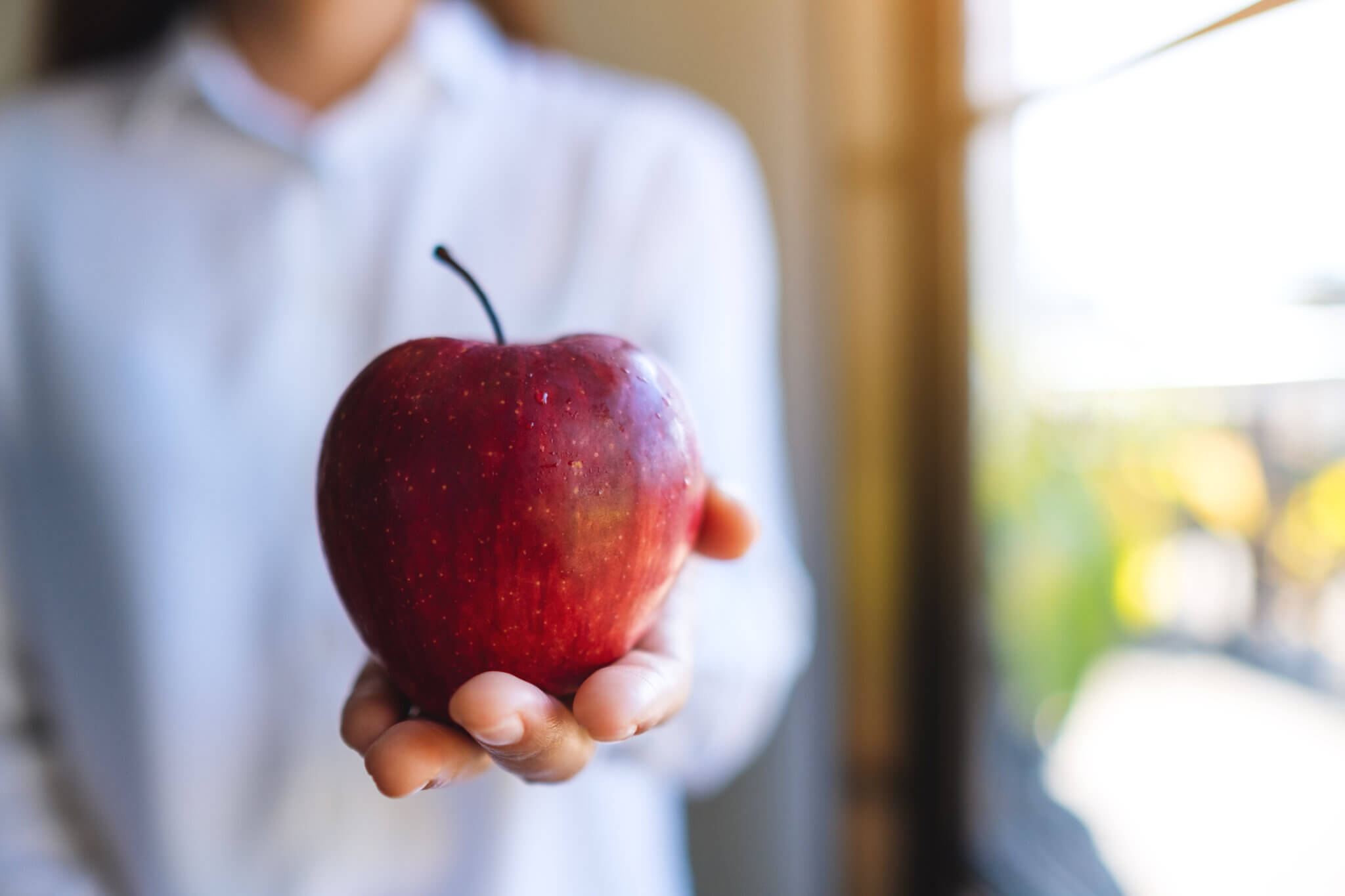 Sparking Curiosity: How to Conduct the Apple Oxidation Experiment with ...